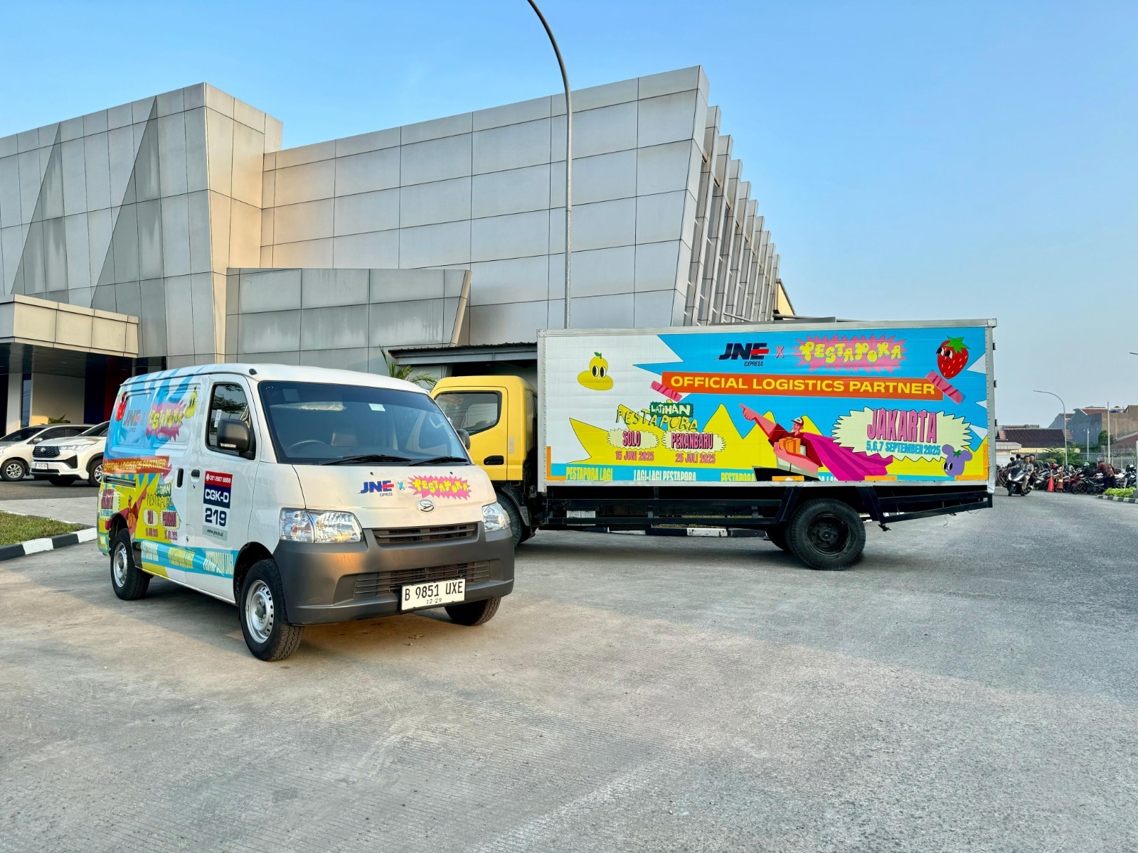 JNE Express Dukung Penuh Pestapora 2025 sebagai Mitra Logistik Resmi